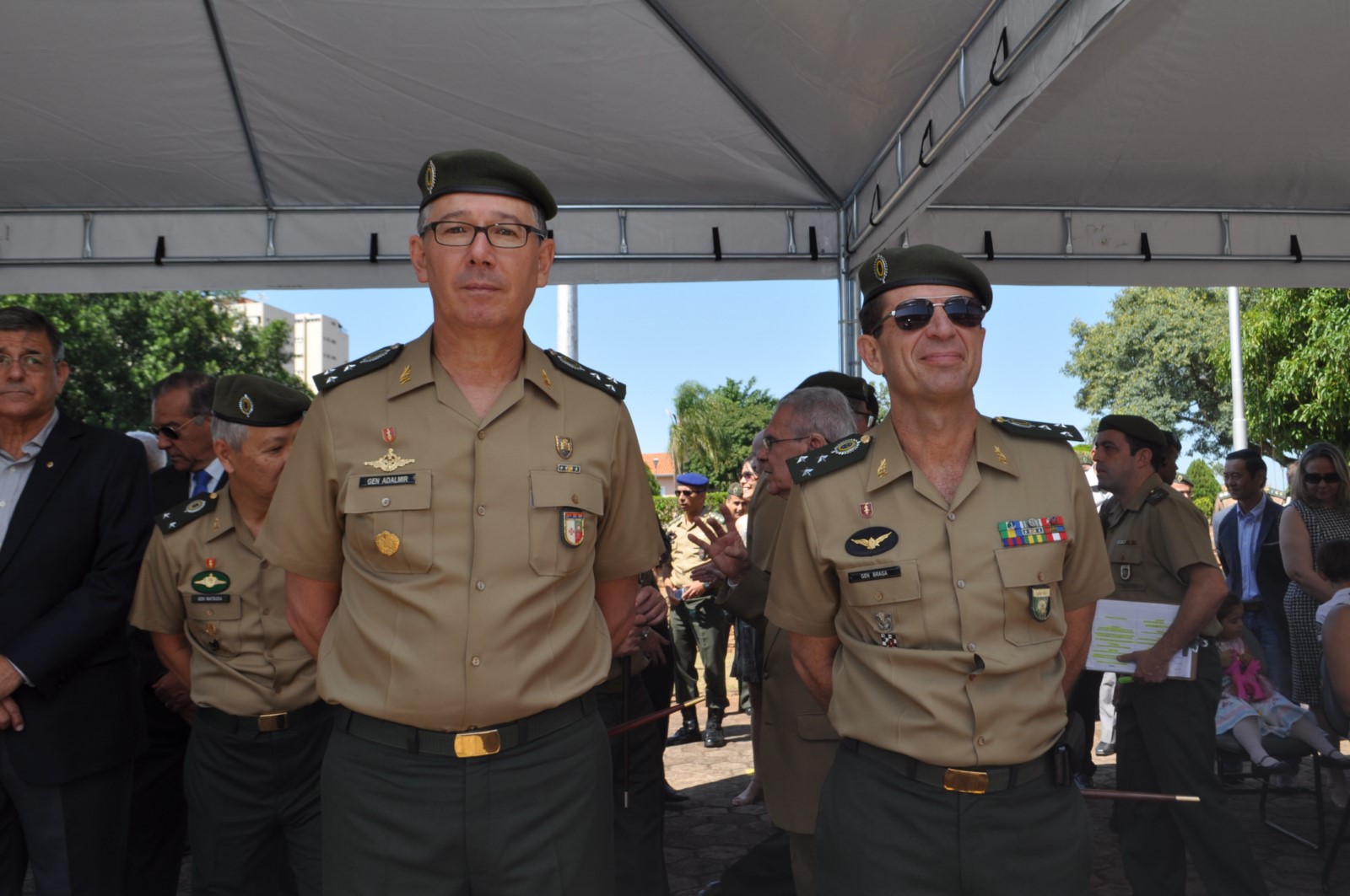 Alunos realizam entrada solene pelo portão da EsPCEx - Jornal do ...
